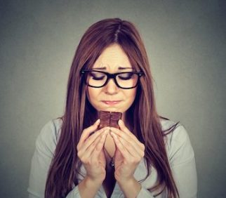 5 Reasons Behind Emotional Eating (& Tips on How to Eat Mindfully ...